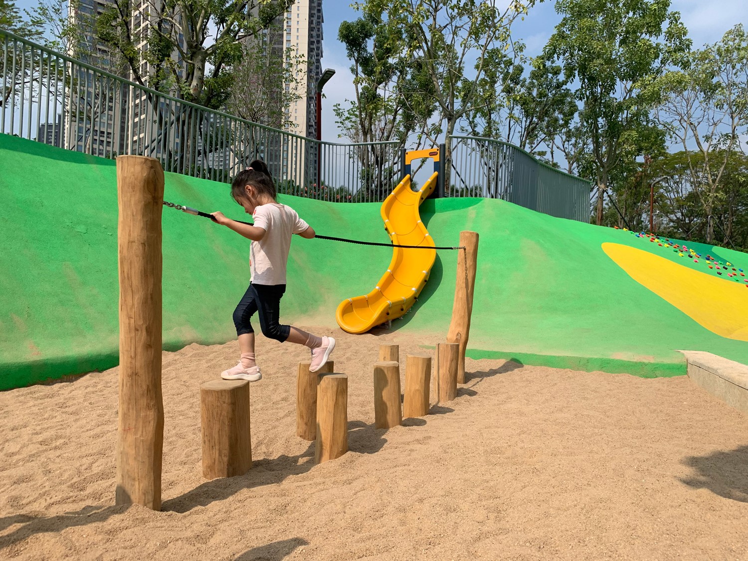 BALANCE POSTS WITH ROPE